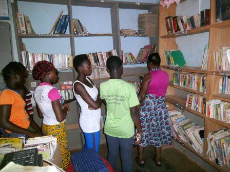 Visite de la bibliothèque – Friends of African Village Libraries