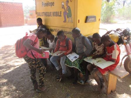 Remembering Penelope Hartnell, founding donor of mobile library ...
