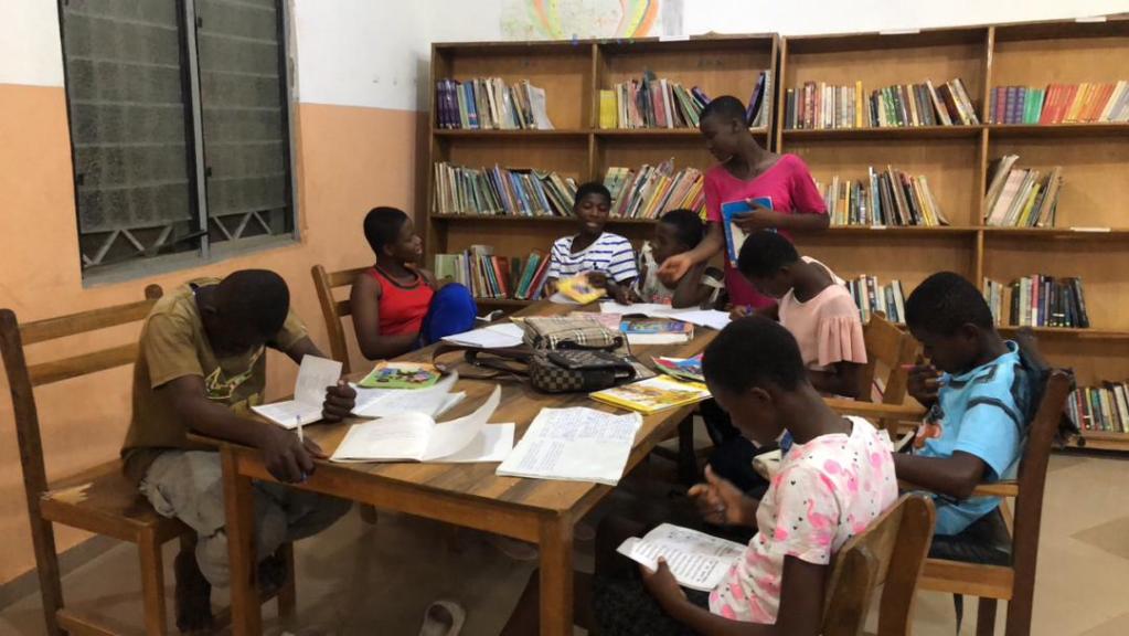 Some night photos from Sumbrungu Community Library in #Ghana – Friends ...