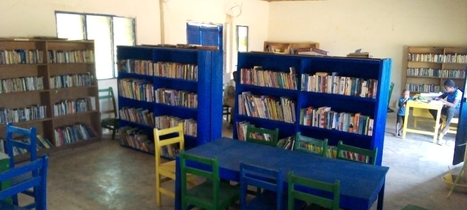Photos of the Gowrie-Kunkua library in Ghana – Friends of African ...