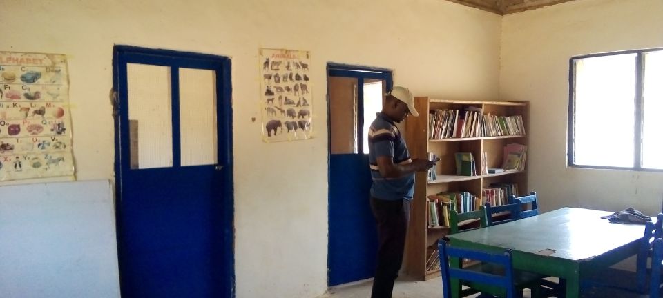 Photos of the Gowrie-Kunkua library in Ghana – Friends of African ...