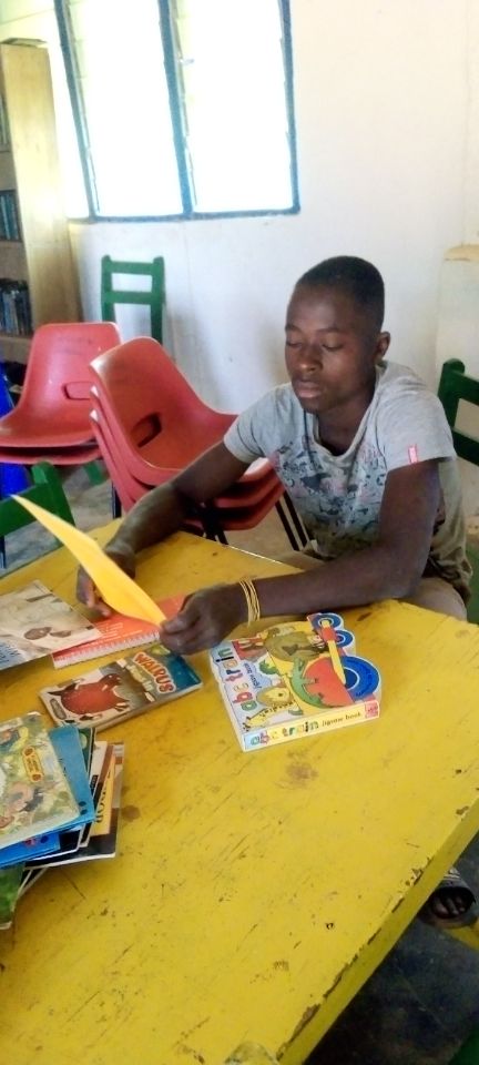 Photos of the Gowrie-Kunkua library in Ghana – Friends of African ...