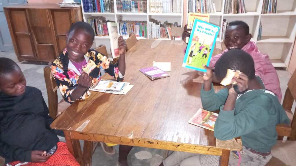 Sherigu library reading – Friends of African Village Libraries